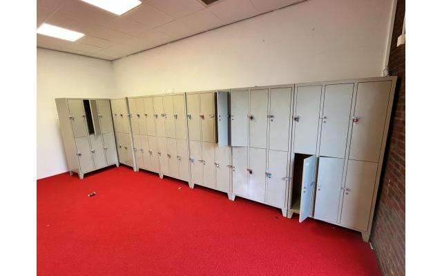 Lockerkast - 40 lockers - VNM Auctions